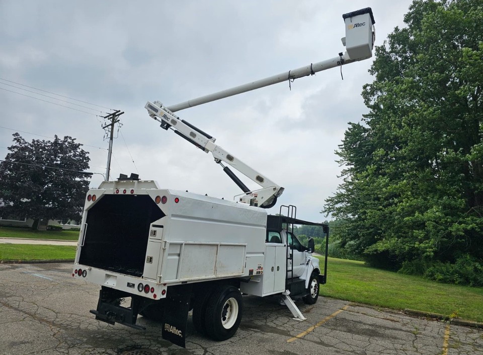 2022 Ford F750 6.7L Forestry Chipper Dump Truck Boom Bucket Ariel Altec ...