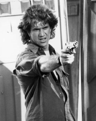 Mel Gibson points gun as Martin Riggs Lethal Weapon 8x10 real photo | eBay