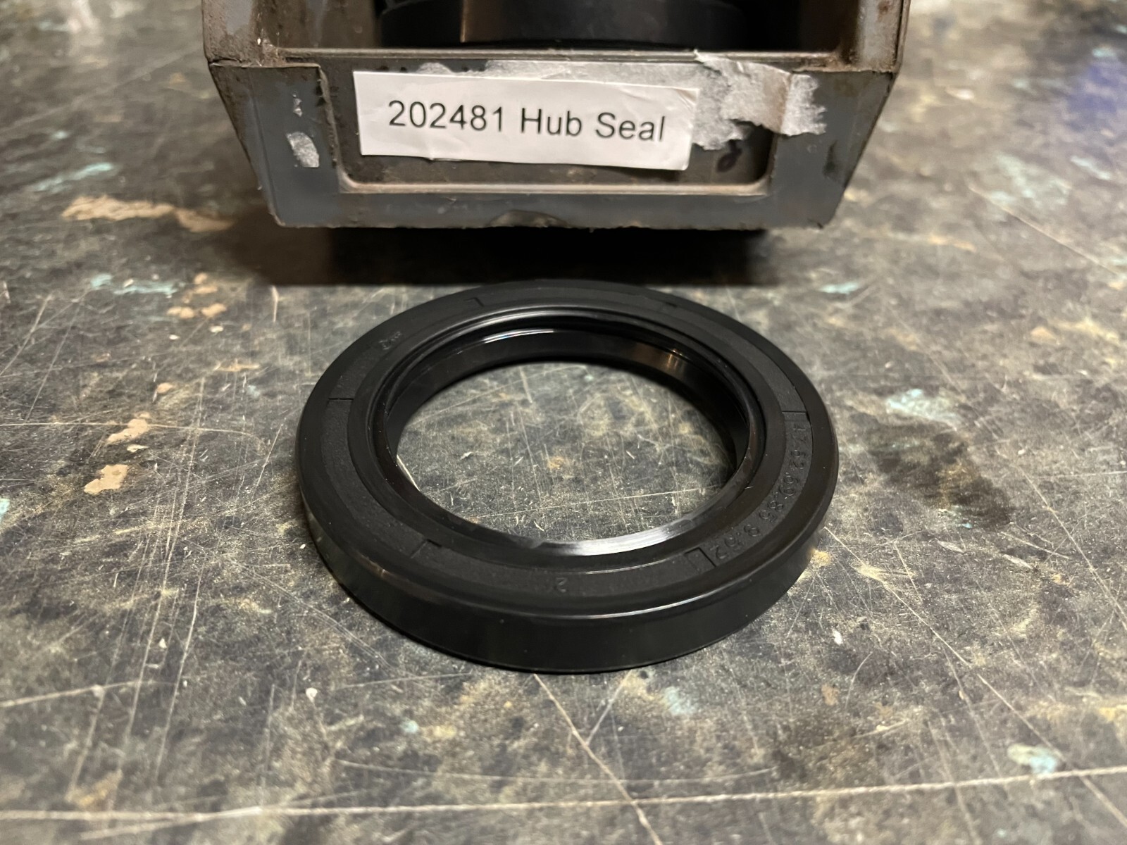 202481 Reliant Scimitar GTE Rear Axle Hub Seal | eBay UK