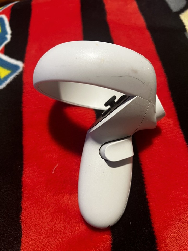 oculus quest 2 remote controller Left Hand Missing Battery Cap Fully ...