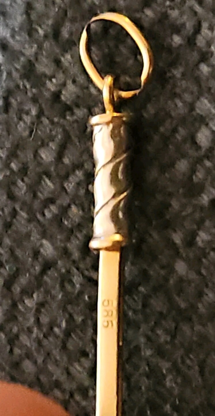 14k-585 Stamped Solid Gold Tennis Racket W/Diamond Te… - Gem