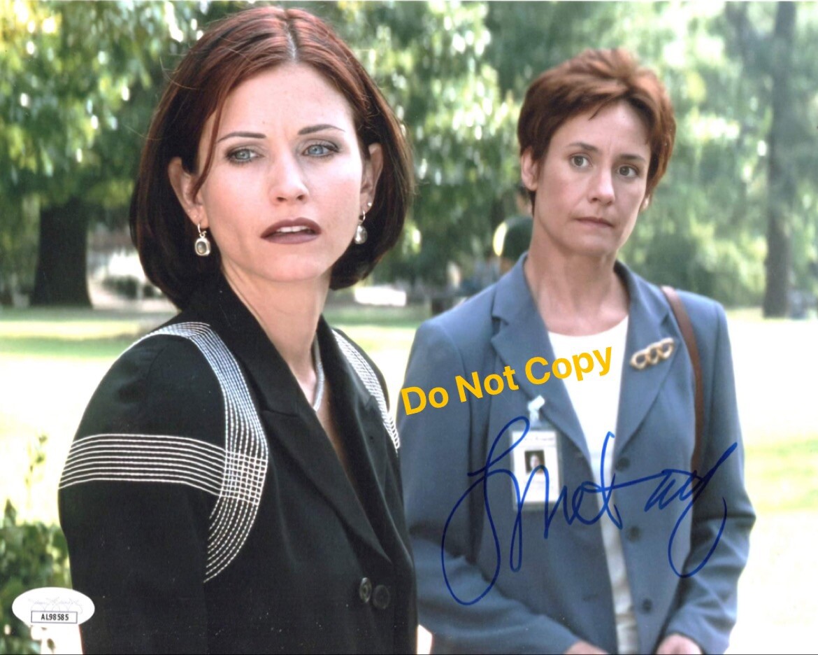 LAURIE METCALF signed 8x10 Photo SCREAM 2 Debbie Salt Ghostface Horror ...