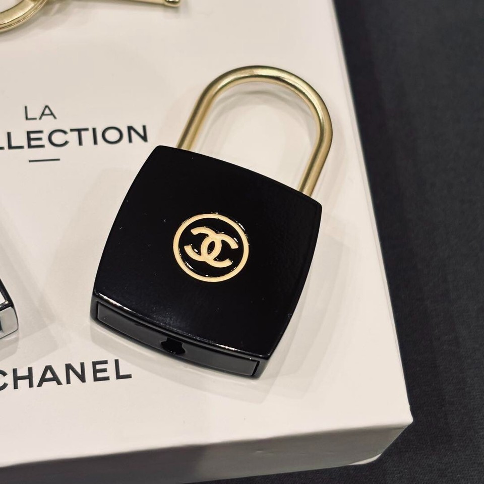 CHANEL Chanel La Collection Keychain Padlock 2024 Novelty 3x5cm Black ...