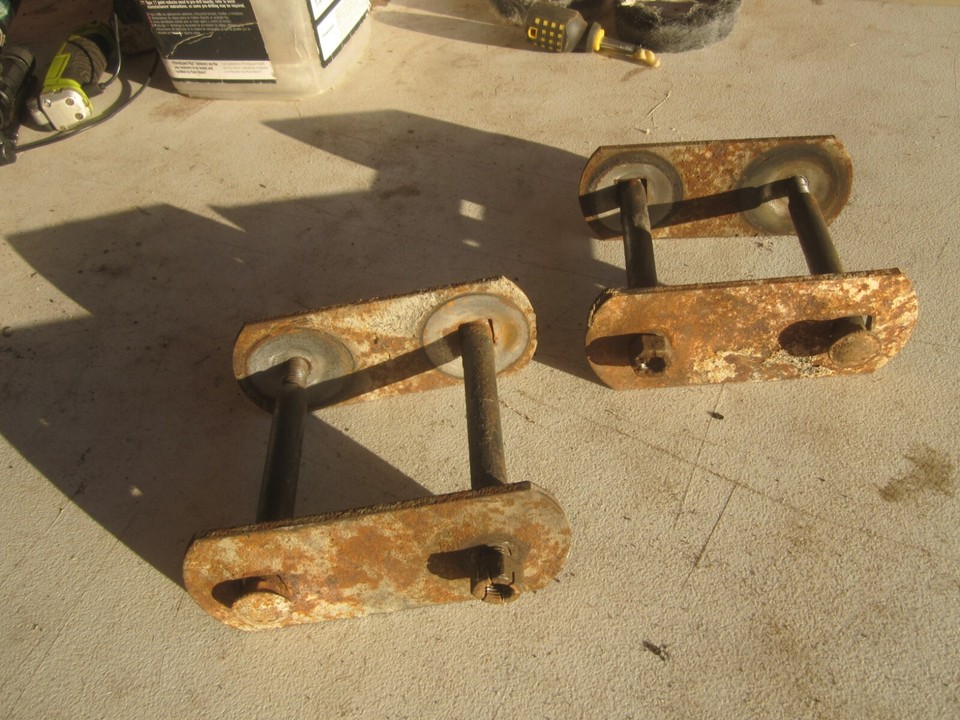 70-81 GM F BODY REAR LEAF SPRING MOUNT SHACKLES OEM COMPLETE SET LH RH ...