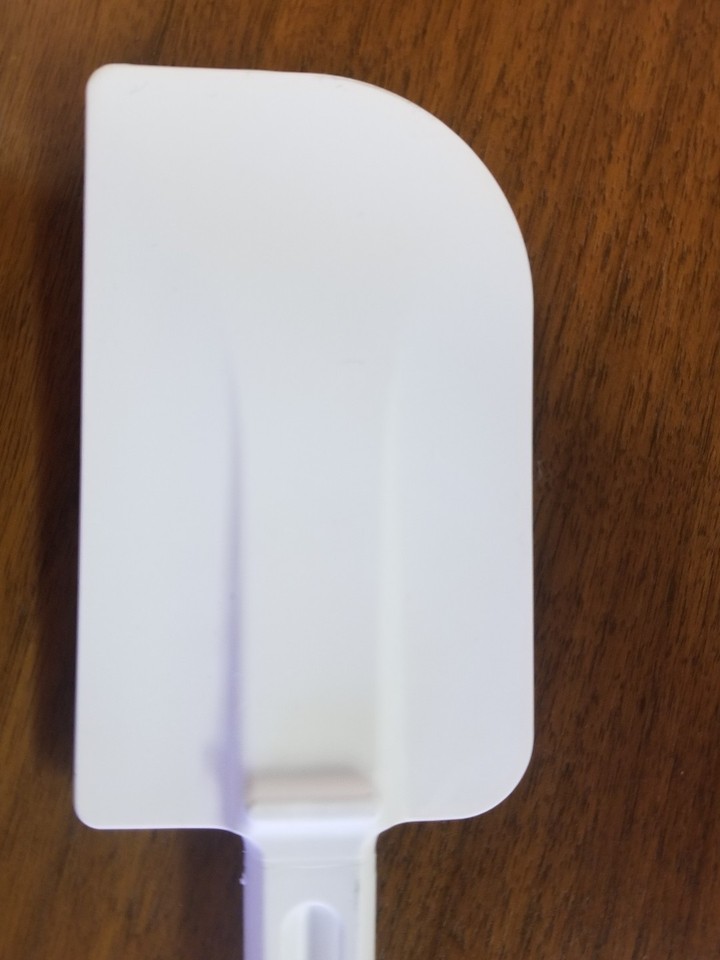 (ONE) 16 1/2" RUBBERMAID WHITE RUBBER BAKING/COOKING SPATULA FOOD PREP ...