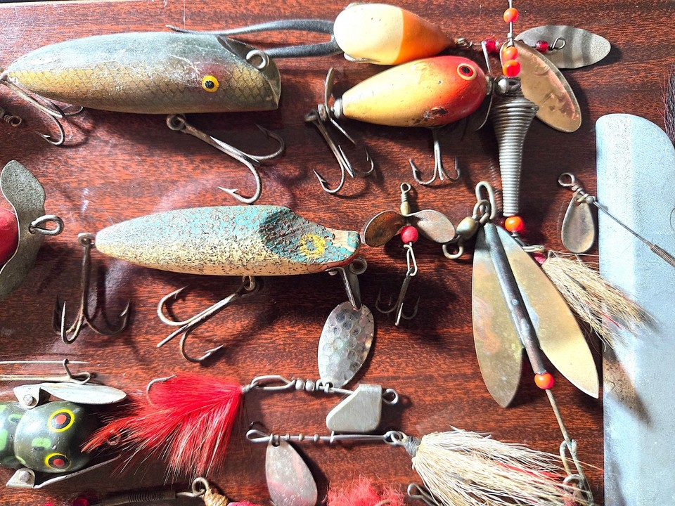Vintage Lot of 24 Fishing Lures - Heddon - Creek Chub - Pflueger ...