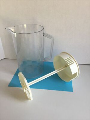 Pampered Chef Quick Stir Pitcher 2 Quart Checkered Design w/ Plunger ...