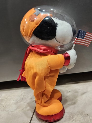 NWT - Peanuts Snoopy Astronaut Plush Animated Dancing Sound 10" Tall NASA | eBay