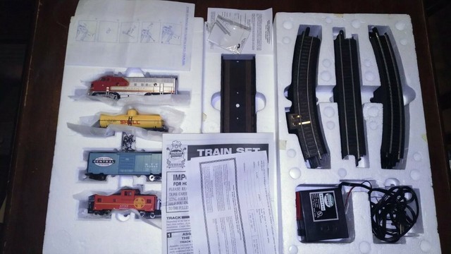 Model Power Metal HO Train Set 800 The Explorer Locomotive Tank Car ...