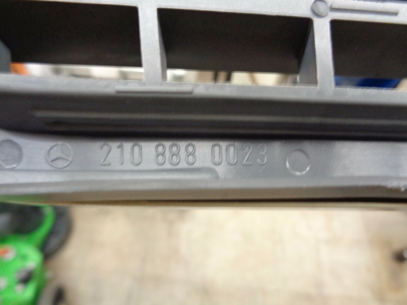 Original Mercedes-Benz W210 E-Klasse Kühlergrill A2108800083 neu NOS ...