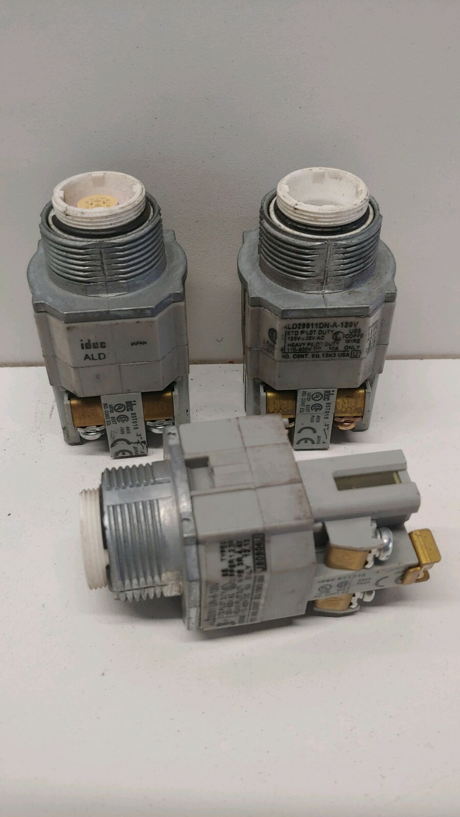 LOT OF (3) GUARANTEED GOOD! IDEC 30MM PUSH BUTTON SWITCHES NO LENSES ...