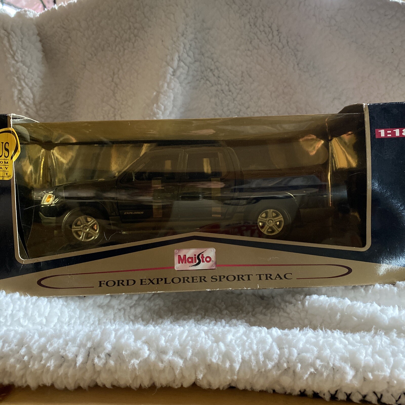 Maisto 1:18 scale model Ford Explorer Sport Trac Premier Edition | eBay UK