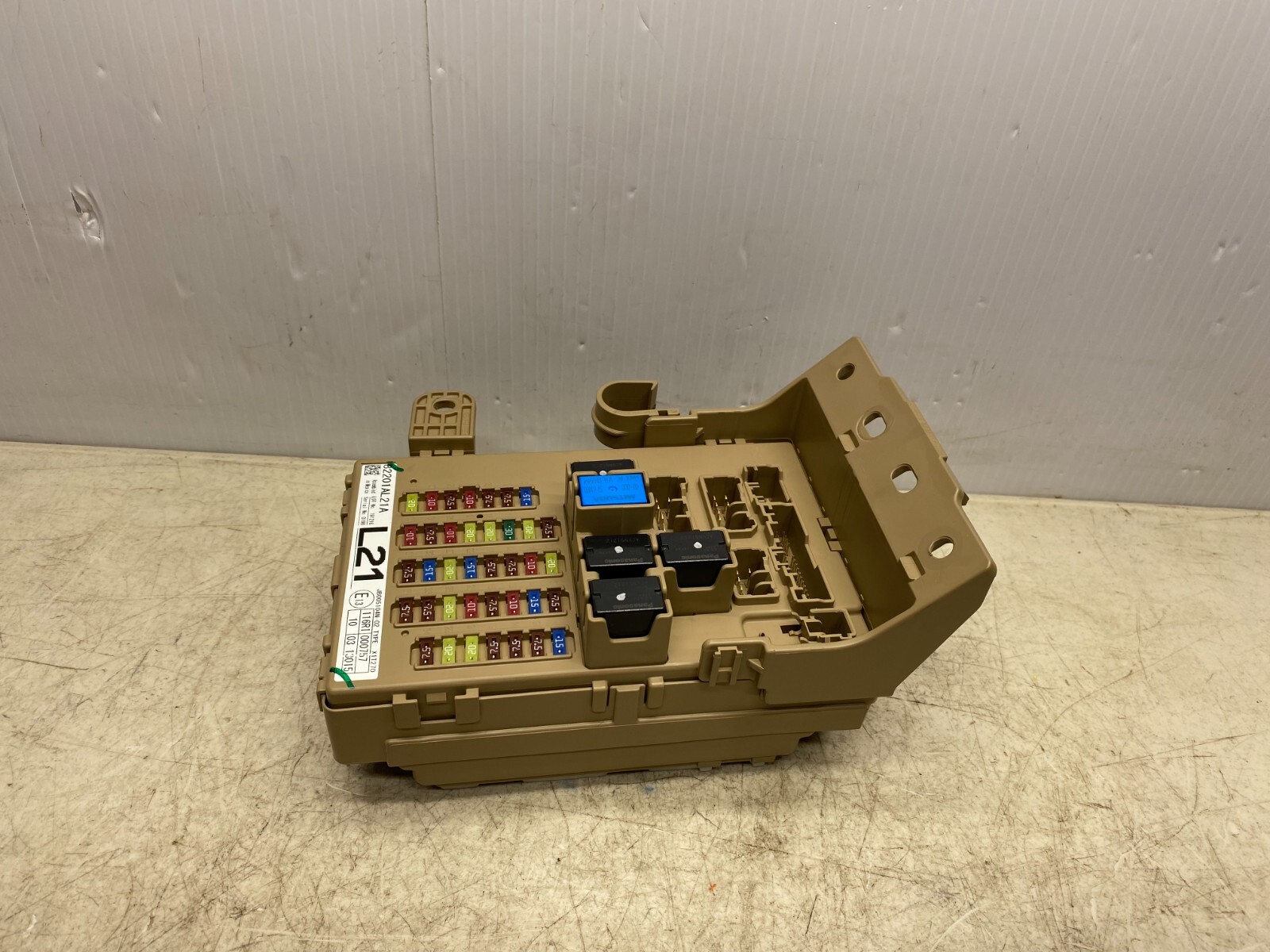 2015-2019 SUBARU OUTBACK INTERIOR FUSE RELAY BOX BLACK OEM | eBay