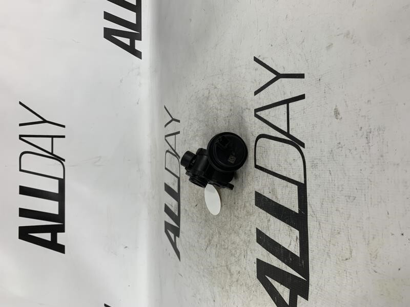 SQ5 AUDI 2018 ENGINE COOLANT WATER CONTROL VALVE OEM 06M121678F | eBay