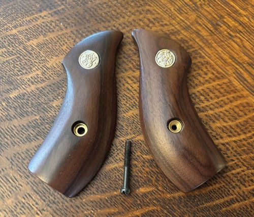 S&W J Frame Round Butt Classic Panel Grips American Walnut Silver ...