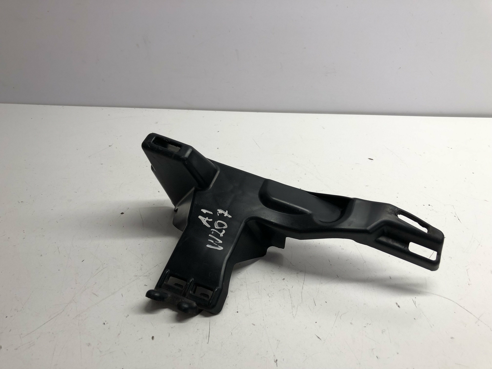 MERCEDES-BENZ E Coupe C207 Right Front bumper mounting bracket ...