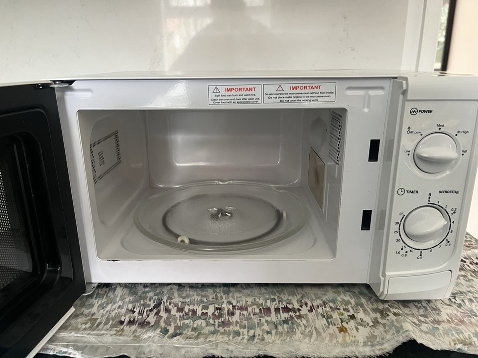 Cookworks 700W Manual Microwave Oven – Compact Countertop Microwave ...