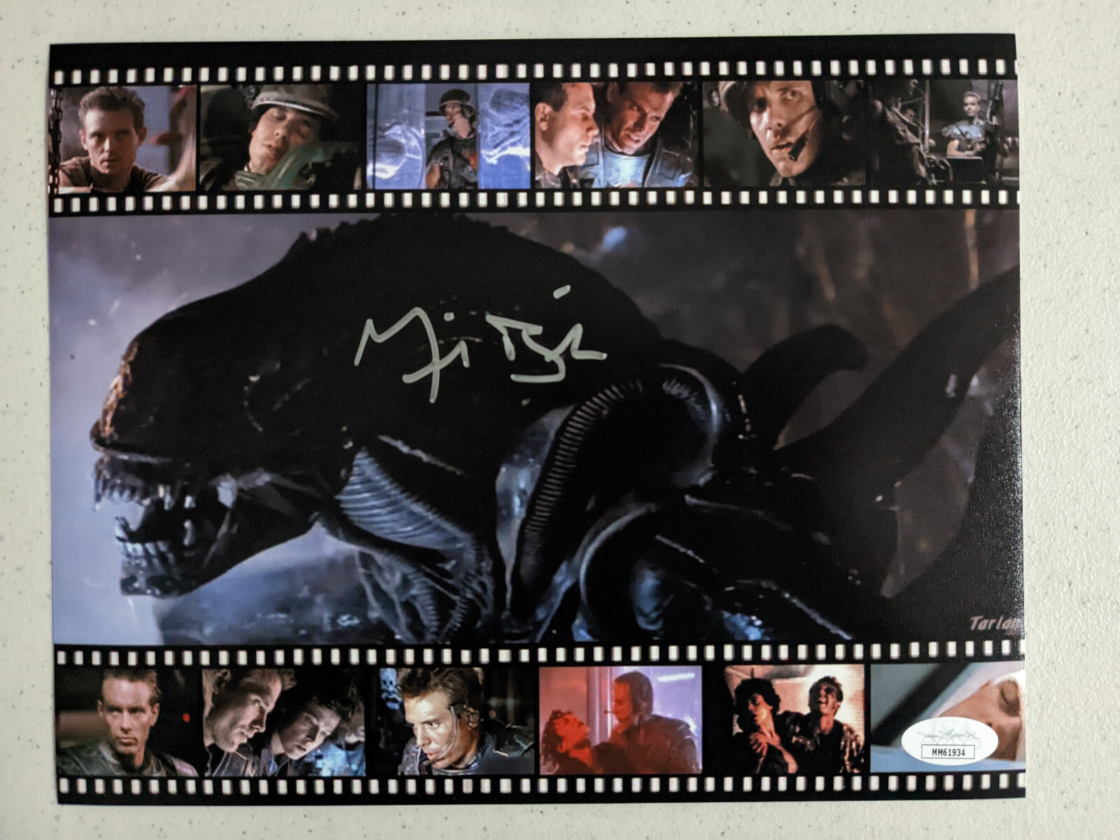 MICHAEL BIEHN Signed ALIENS 8x10 Photo Autograph Hicks JSA BAS BECKETT ...