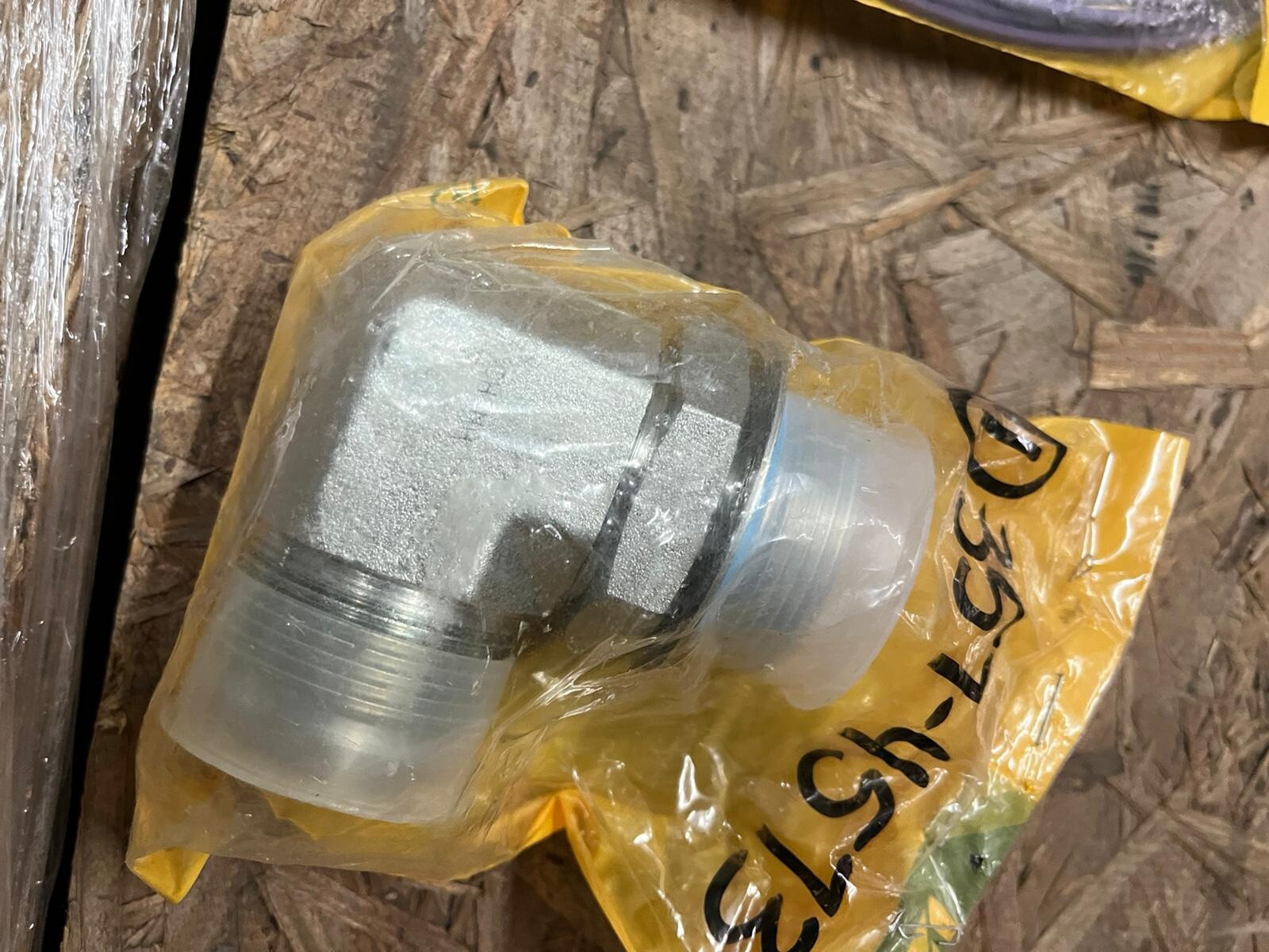 Fitting /adapter cat 357-4573 3574573 6m5652 6m-5652 y001 | eBay