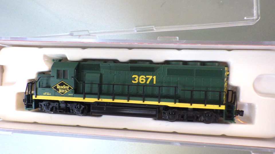 N-Scale Atlas GP-40-2 READING 3671 Locomotive Engine in Box DCC Ready ...