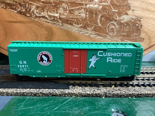 MICROTRAINS N SCALE GREAT NORTHERN CUSHIONED RIDE BOXCAR | eBay