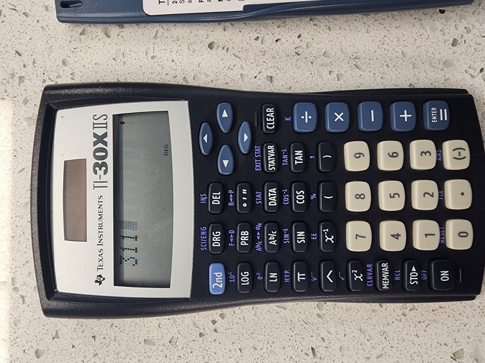 Texas Instruments TI-30X IIS Scientific Calculator Solar w/Manual/Cover ...