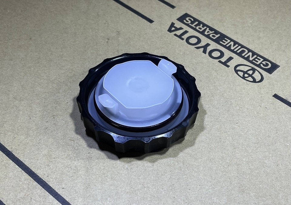 NEW 16 - 19 TOYOTA PRIUS MASTER CYLINDER RESERVOIR BRAKE FLUID FILL CAP ...
