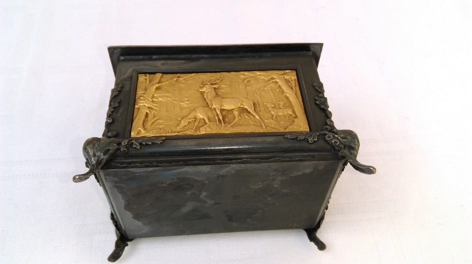 COFFRET À DÉCOR D'ANIMAUX DE CHASSE de LOUIS ARMAND RAULT (1847-1903 ...