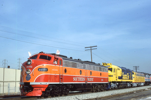 Southern Pacific E9A # 6051 + UP, ATSF, Amtrak cab units @ Oakland, CA ...