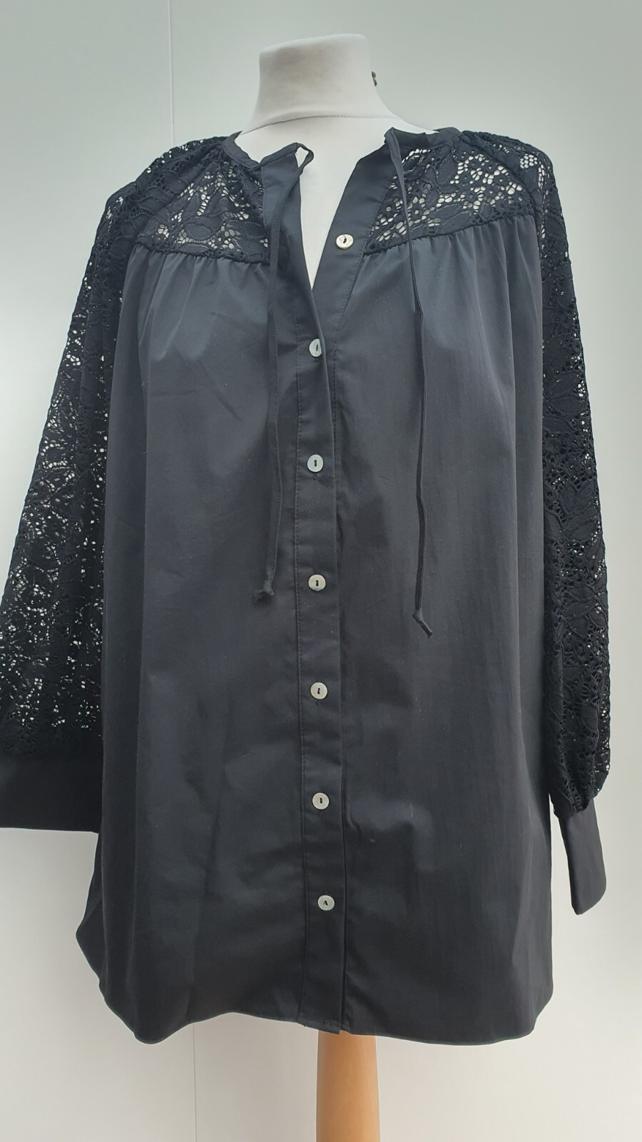 Everyday Jones Madeline Stretch Poplin & Lace Top Black New Size Large ...