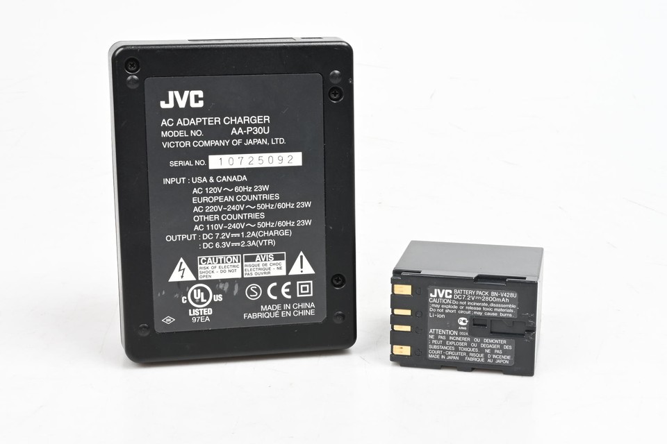 JVC GY-HD100U 1/3-Inch 3-CCD Professional HDV Camcorder w/16x Fujinon ...