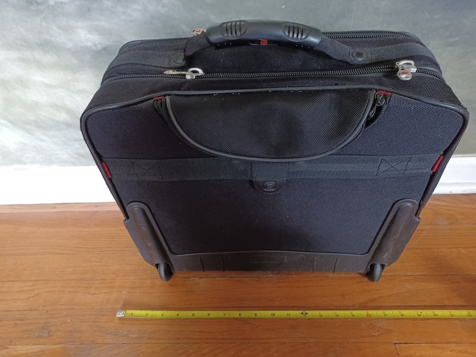 Wenger Luggage Granada Pro 15.6-Inch Wheeled Carry-On - Black - Uline ...