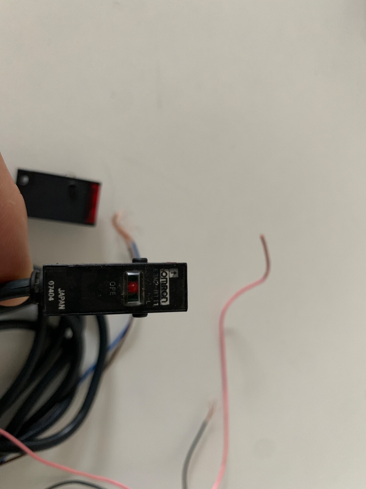 Omron E3V2-BT11-D / E3V2-BT11-L Photoelectric Sensor + Emitter | eBay