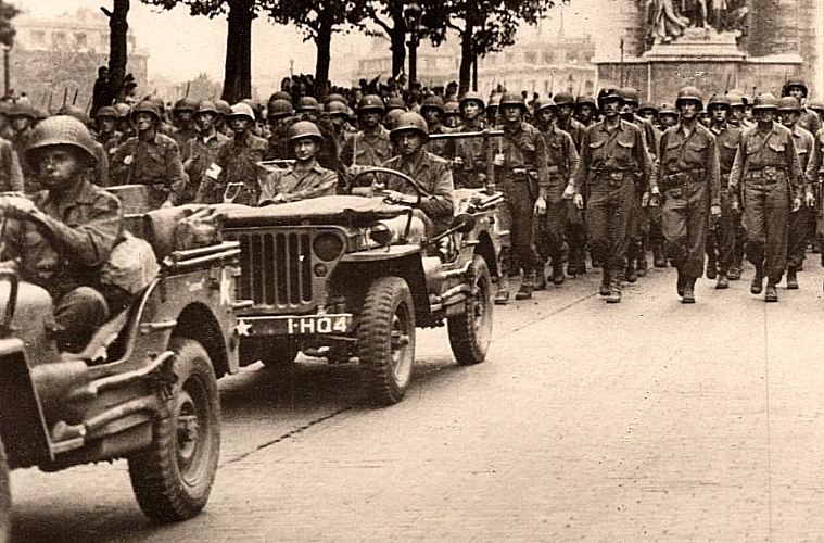VINTAGE REAL PHOTO POSTCARD WW2 USA SOLDIERS PARADE ARCH OF TRIUMPH ...