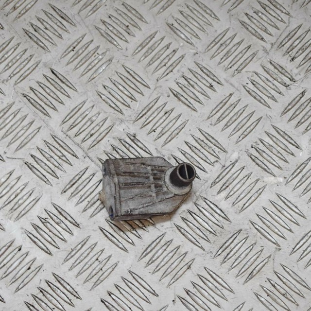 Porsche Cayenne (92a) 2011 Radiator Mount Bracket 7P0121079 Petrol ...