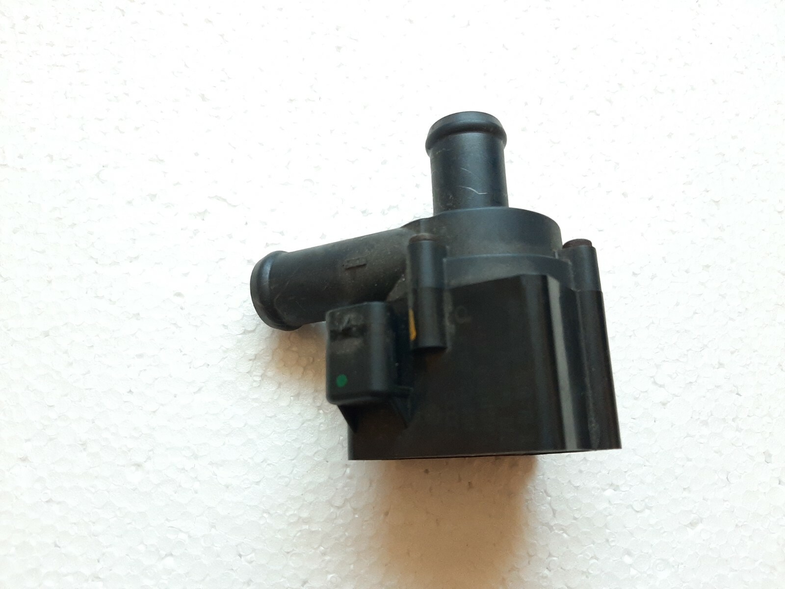 Audi Q7 VW Touareg Porsche Cayenne Auxiliary Coolant Water Pump OEM ...