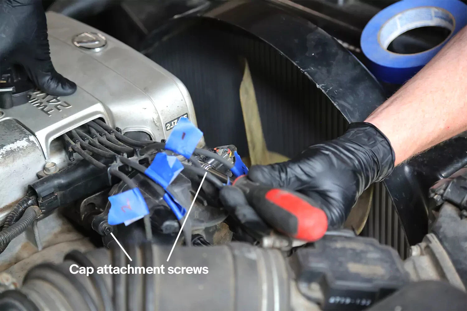 How to Replace a Distributor Cap and Rotor