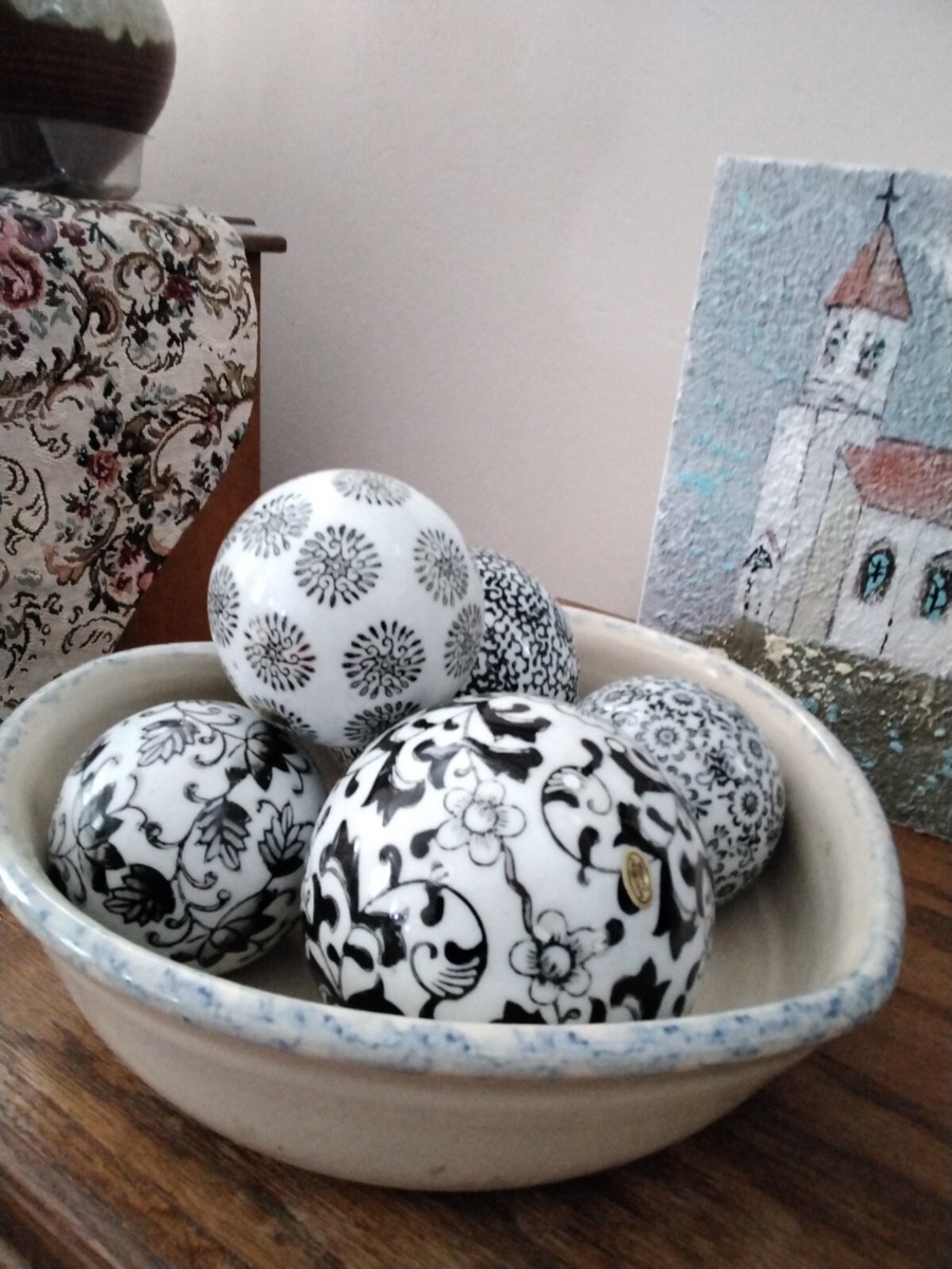 White Decorative Spheres WHOLE HOUSEWARES | 5 Decorative Balls Set Of