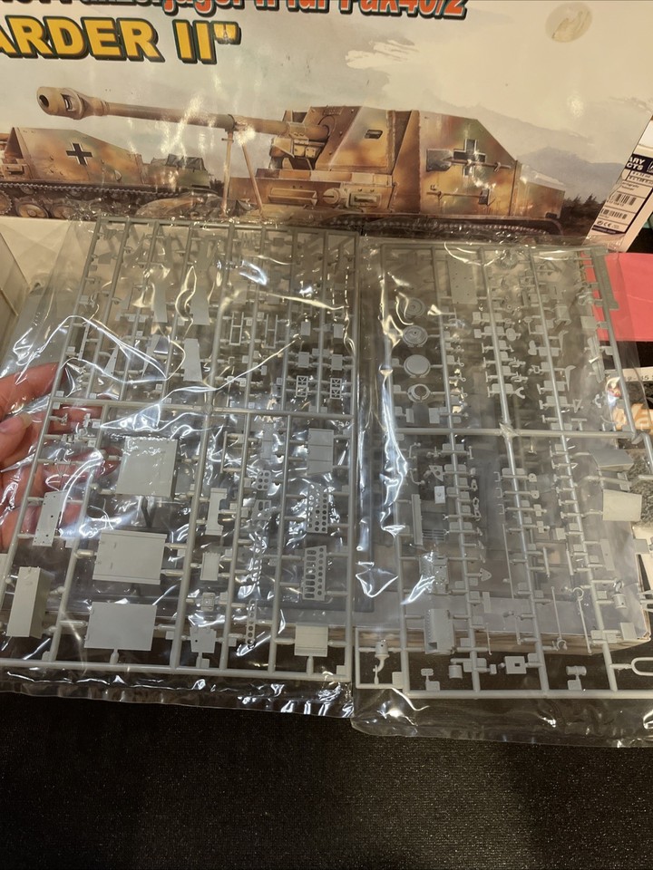 Dragon Sd.Kfz.131 Panzerjager II fur Pak 40/2 MARDER II Tank Model Kit ...