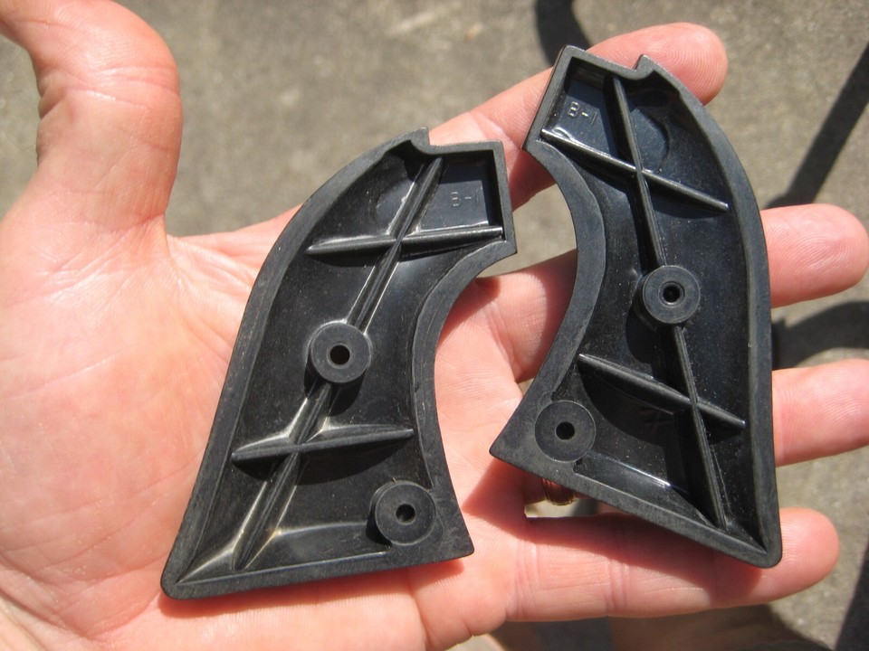 Set Vintage ~ COLT Revolver GRIPS with Screw ~ Black Plastic - Horse B ...