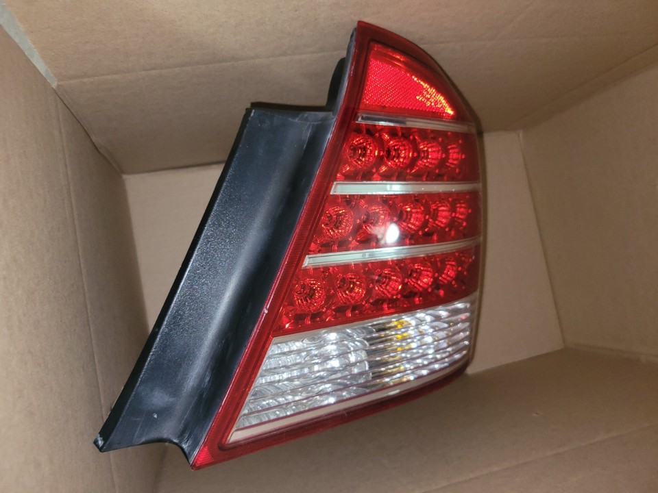 2005 2006 2007 MERCURY MONTEGO PASSENGER RIGHT LED TAIL LIGHT LAMP 05 ...