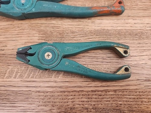 VTG Stained Leaded Glass Green Fletcher Gold Tip Pliers Nipping Running ...