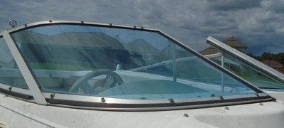 Wellcraft Eclipse 1950 Boat Starboard Side Curved Windshield, THIS ...