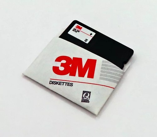 Trading Figure 3M Floppy Disk Bianco e Nero - 3M Floppy Disk Bianco e ...