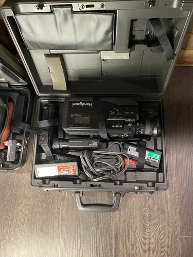 Sony Mini 8 Video CCD-M8u Recorder Player EV-C8u w Hard Case Camera Lot ...