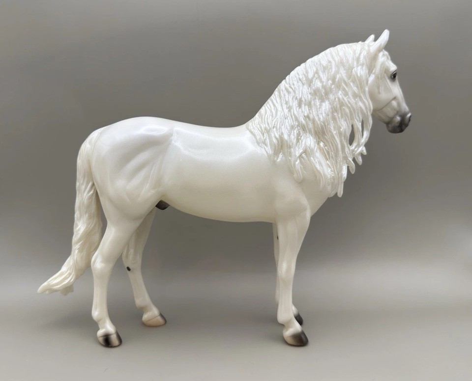 Breyer TB Trueno 2023 Winterfest Pearl Grey Spanish Stallion Duende | eBay