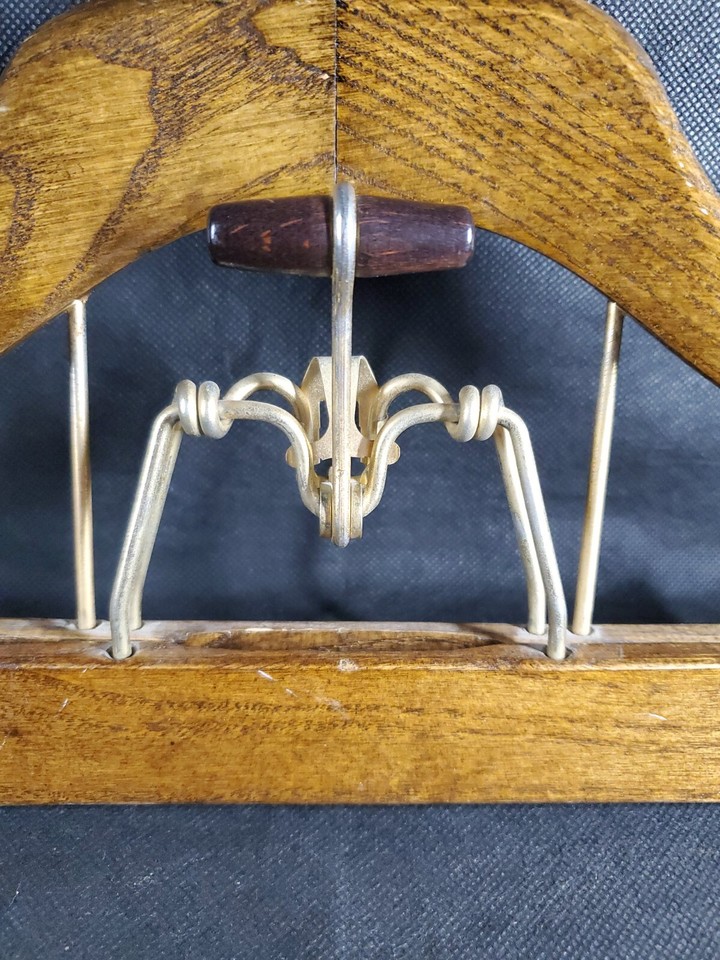 WOODEN SETWELL HEAVY DUTY 18" SUIT HANGER BAR LOCK TOUNG GROVE TIGHT ...