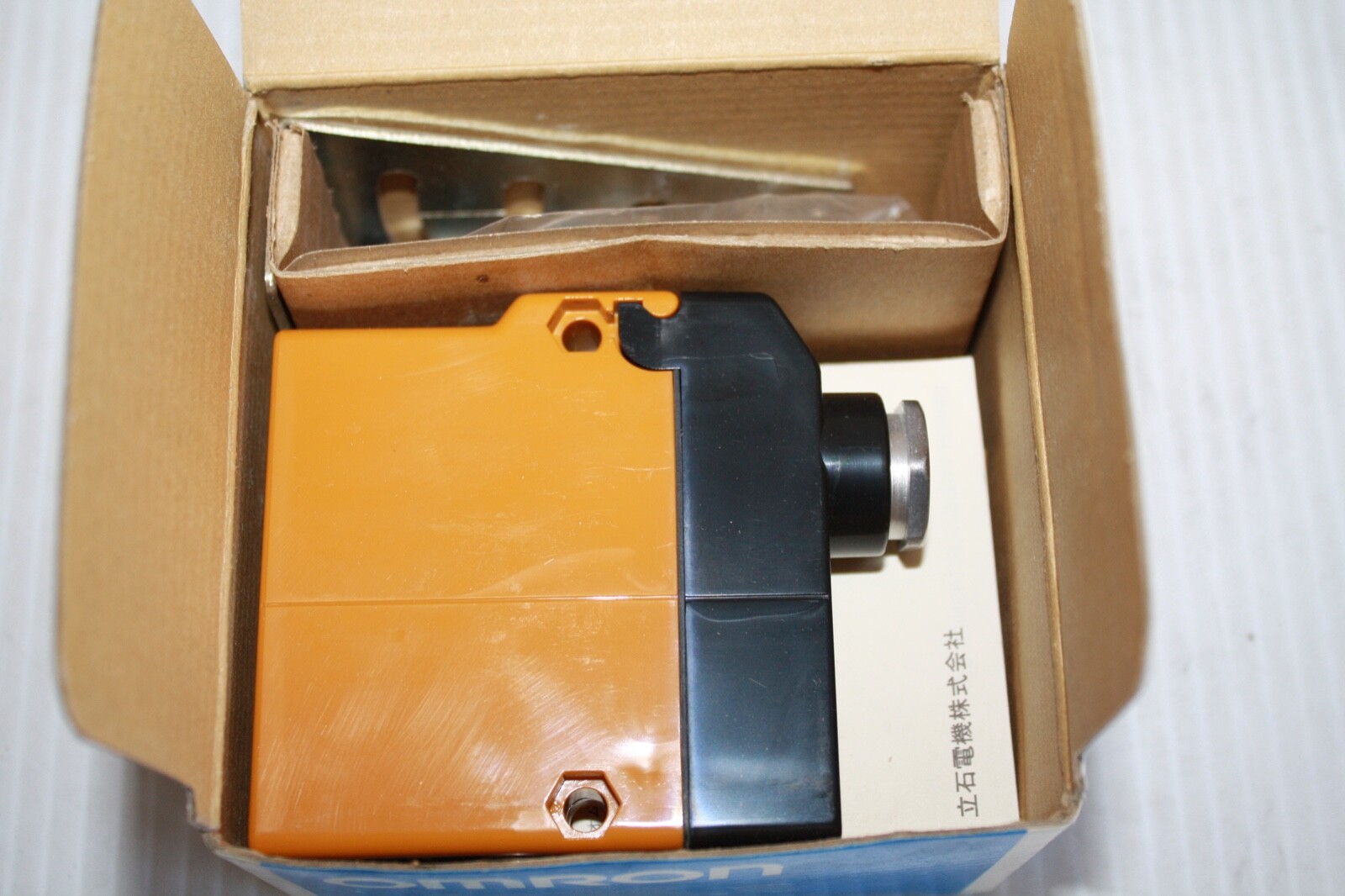 OMRON E3A-DS50Z4 PHOTOELECTRIC SWITCH 90-250 VAC | eBay