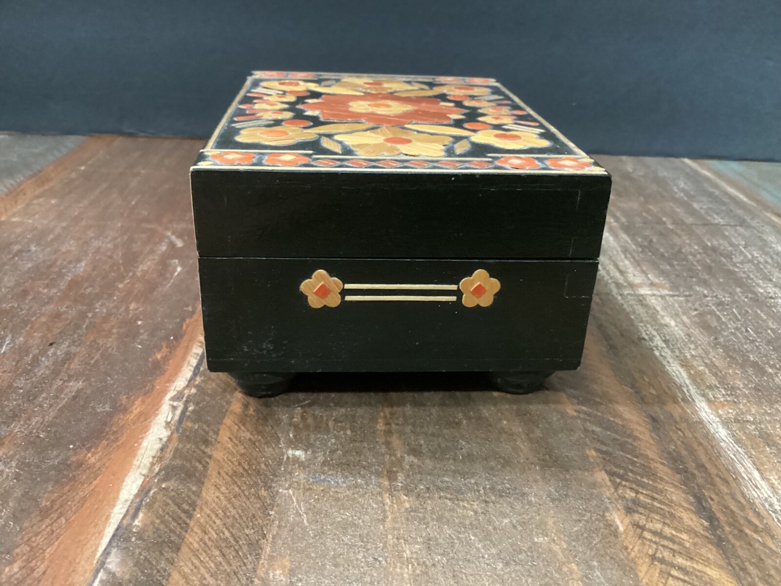 Vintage Folk Art Carved black Wood Trinket Box Hinged wood flower ...