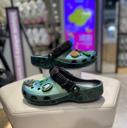 NEW CROCS CLASSIC Wicked Elphaba Classic Clog 210524 Green / Multi ...
